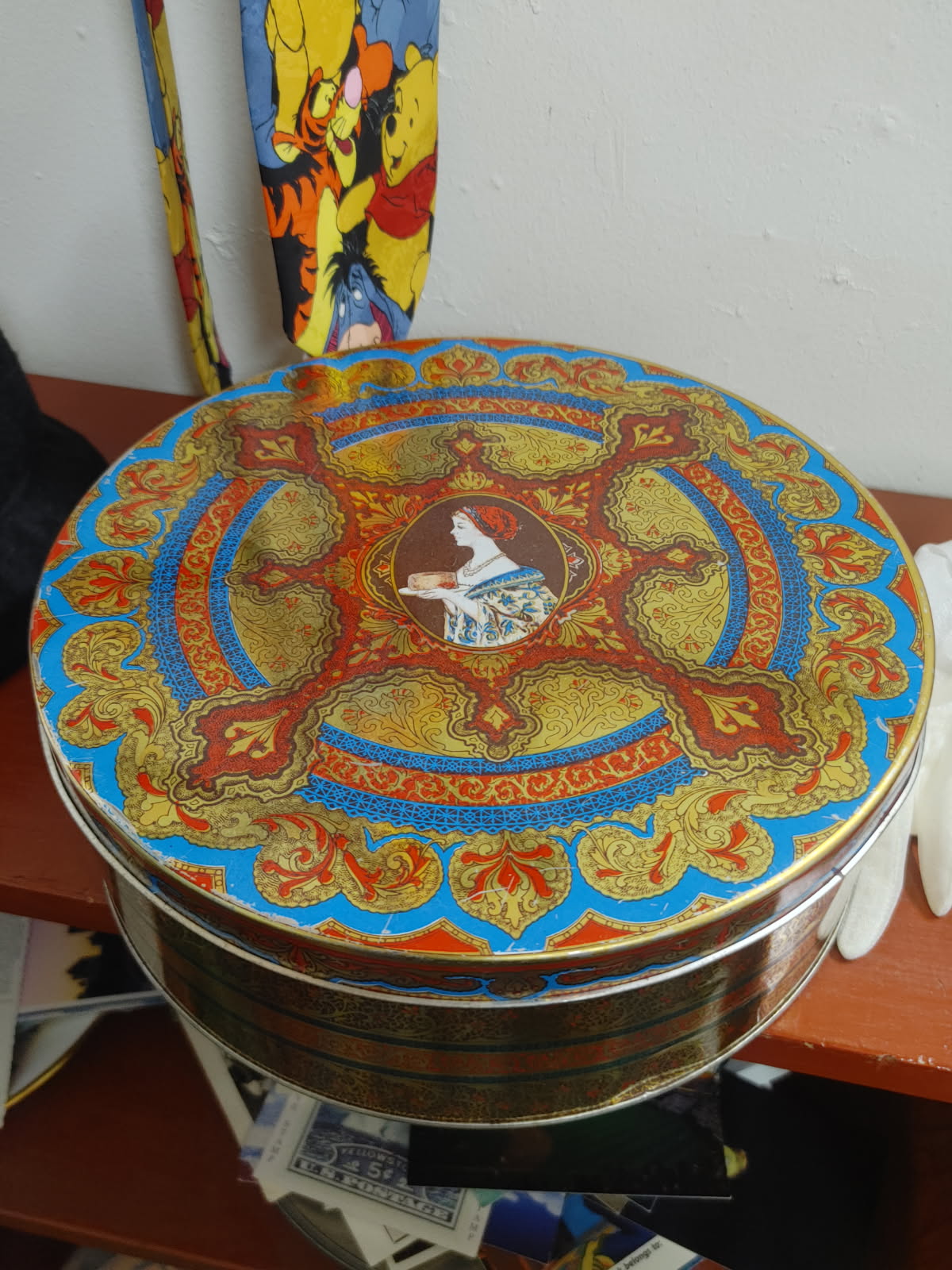 The cookie tin – Mr Curly's Adventures