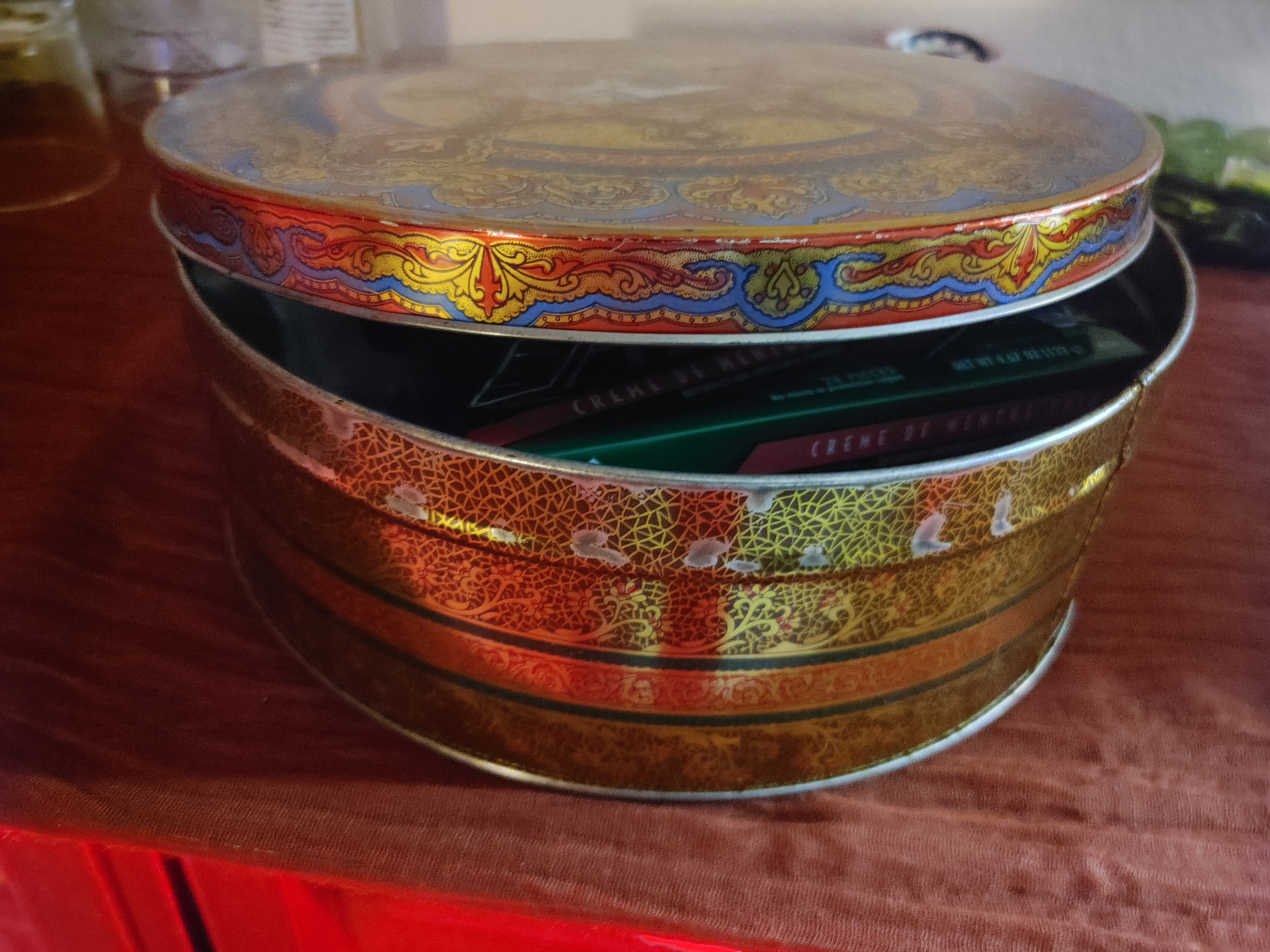 The cookie tin – Mr Curly's Adventures